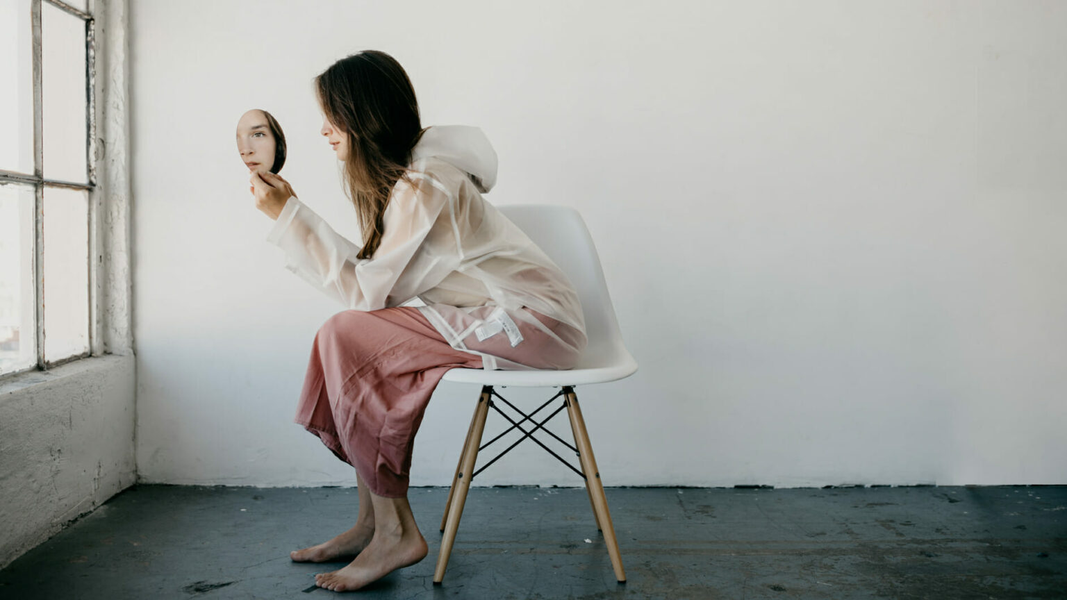 What is Hypervigilance? Symptoms, Causes, and Treatment